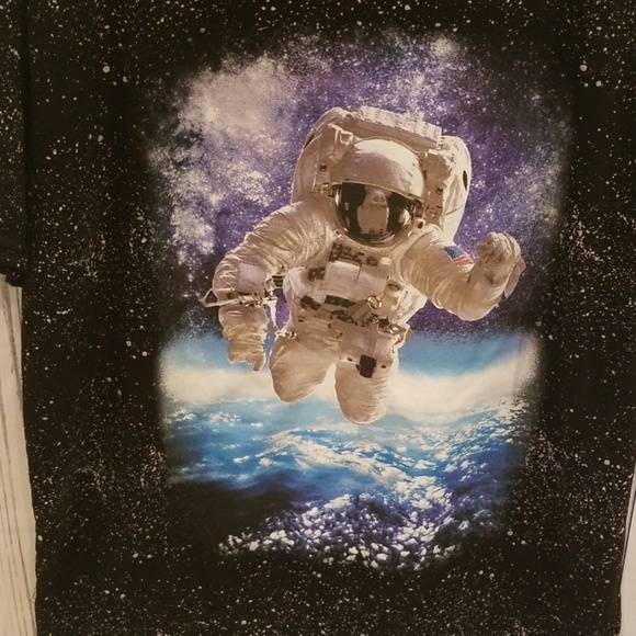 Bailey Apparel | Shirts | Nwot Never Worn Vibes L Spaceman Graphic Tee ...